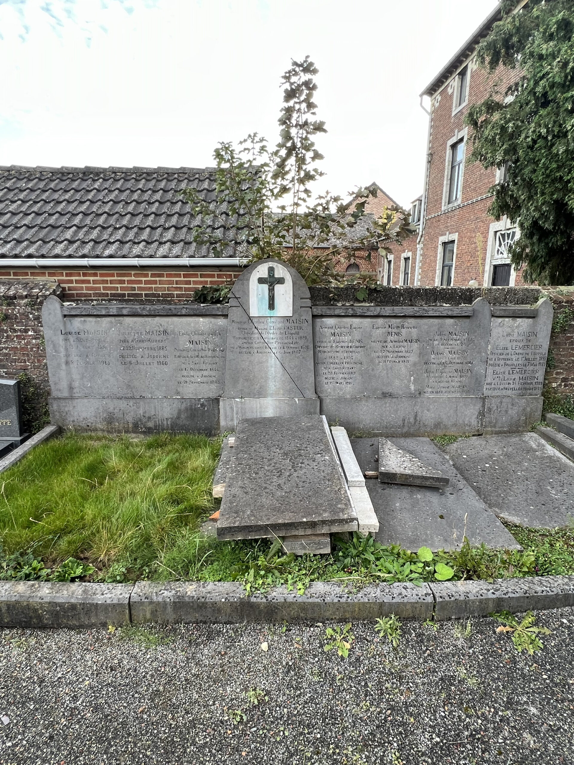 Monuments funéraires - Découvrez notre large choix - Funérailles Kimplaire